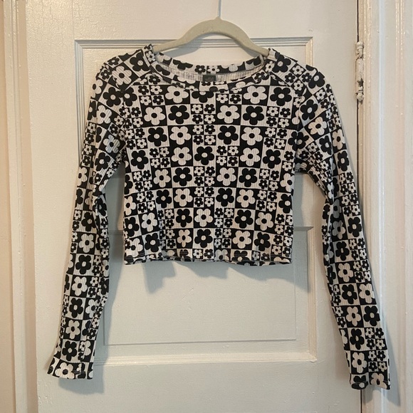 wild fable | Tops | Black And White Flowered Checker Long Sleeve Crop ...